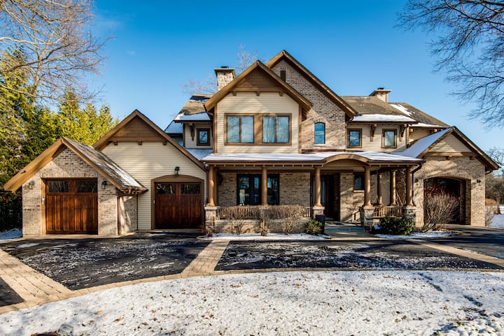 1 Mi To Metra: Estate W/ Theater, Game Room & More - Lincolnshire, IL