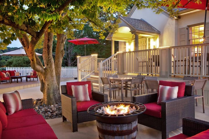 Near Exton Square Mall + Indoor Pool. Gym. Dining. - West Chester, PA