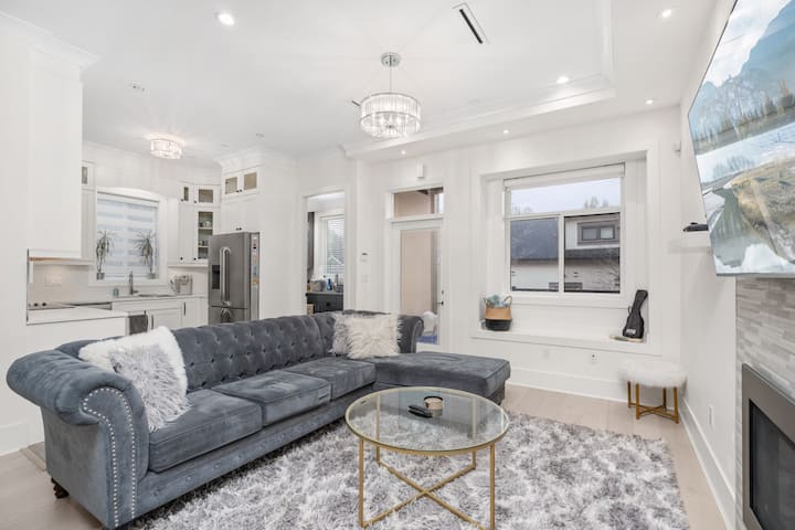 Game-day Ready 4br Home | Spacious & Near Transit! - Vancouver