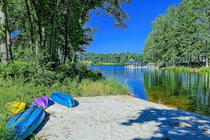Lakefront Luxury - Beach, Dock, Deck @ Lake Anna - Lake Anna, VA