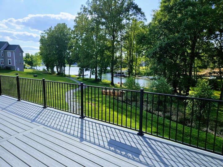 Lakefront Luxury - Beach, Dock, Deck @ Lake Anna - Lake Anna, VA
