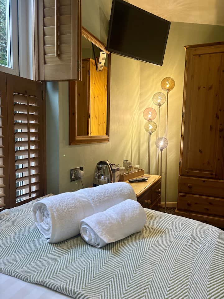 Standard-twin-sdb Privée Avec Baignoire-first Floo - Polperro