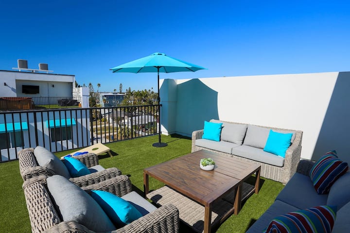 Luxury Townhome With Pool, Rooftop Deck Near Beach - Madeira Beach, FL