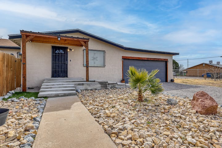 Fully Renovated, Near Nmsu! Convenient Family Home - Las Cruces, NM