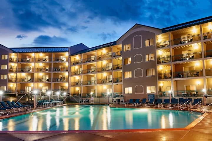 Steps To Geneva Lake + Dining. Kitchen. Pools. - Lake Geneva, WI