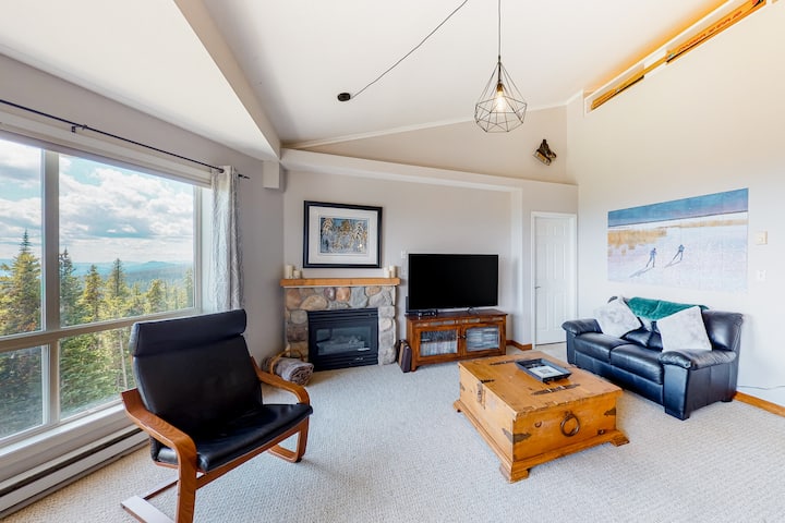 Hilltop Hideaway Condo - Legacy 401a - Big White Ski Resort, BC
