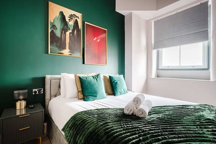 Spacious Central Location For Families Walk To All - Manchester