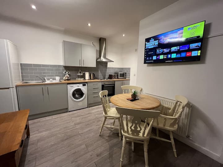 1 Bedroom Apartment For | Contractors | Couples | - Cardiff
