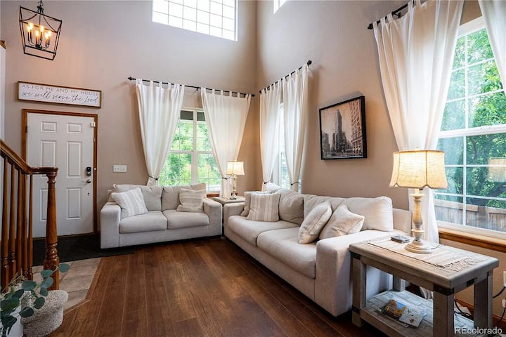 Spacious Castle Rock Home W/ Theater & Games - Castle Rock, CO