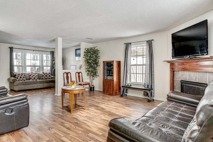 Patio & Yard! Family Home, 6 Mi To Airport - Avon