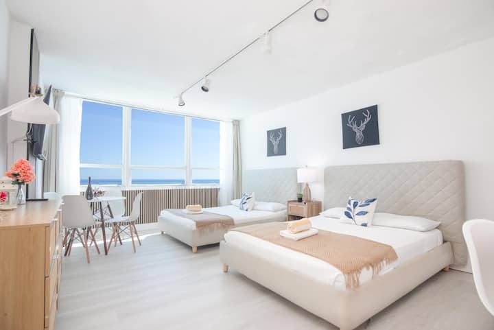 Upgraded Ocean View Apt + Free Parking - Miami Beach, FL