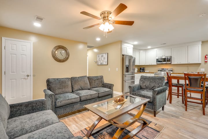Near Citadel Mall! Extended Getaway 8 Mi To Dtwn - Charleston, SC