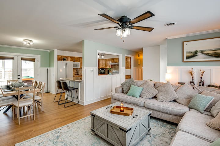 Musicians’ Beachside Retreat In Lake In The Hills - Crystal Lake, IL