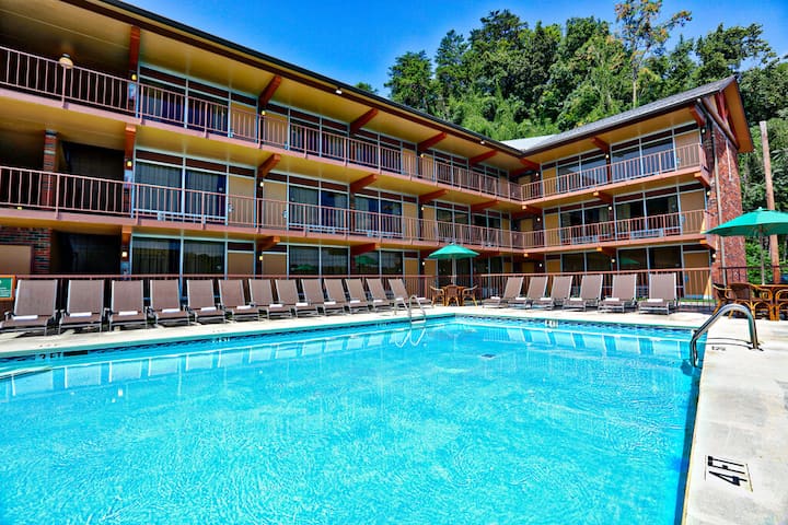 Wild Bear Inn | Double Queen | Family Stay - Gatlinburg, TN
