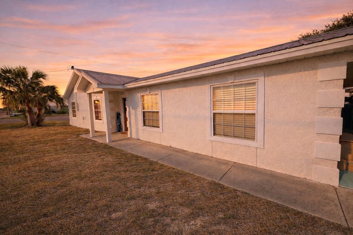 Spacious 5-bedroom Home Near Beach - Panama City Beach, FL