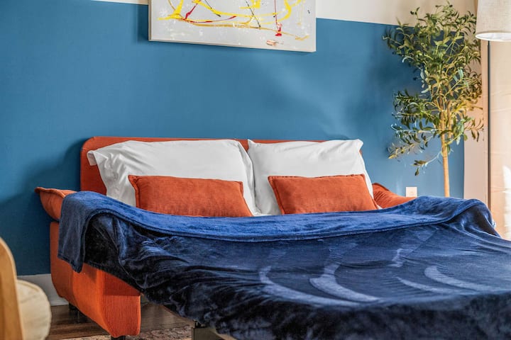 Modern Luxury King Suite | Central Orlando + Pool - Amway Center