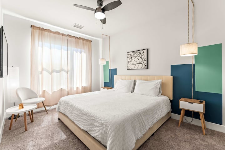 Elegant King Suite Downtown | Pool, Gym In City Ce - Disaster!, Orlando