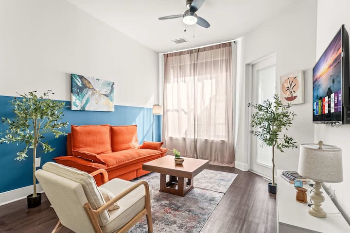 High-end King Suite Near Everything | Pool & Gym - Orlando