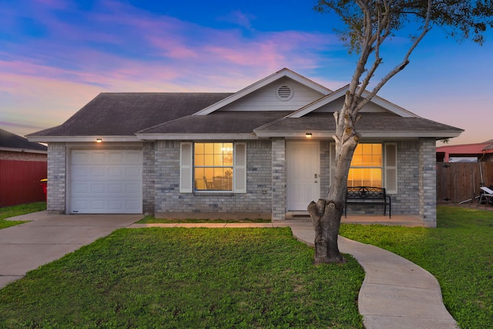 Day Trip To Spacex & Spi: Home W/ Private Hot Tub - Brownsville, TX