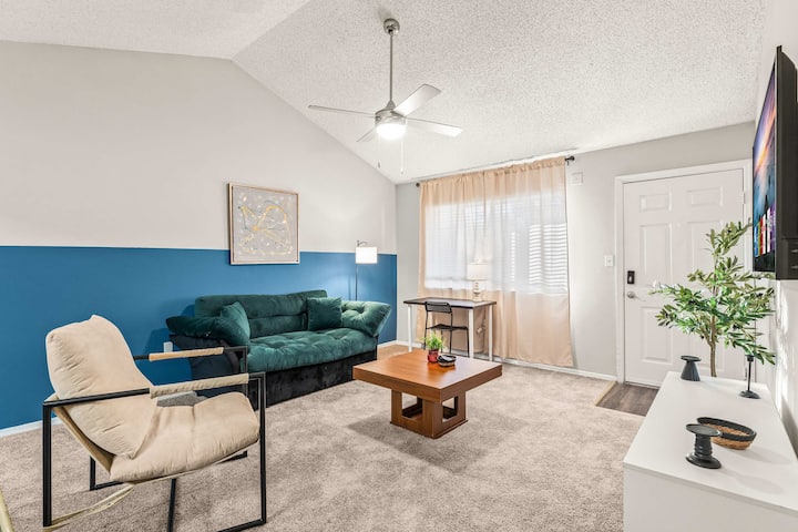 2bd Apt Sleeps 6 Pets Allowed Amazing Amenities - Orlando, FL