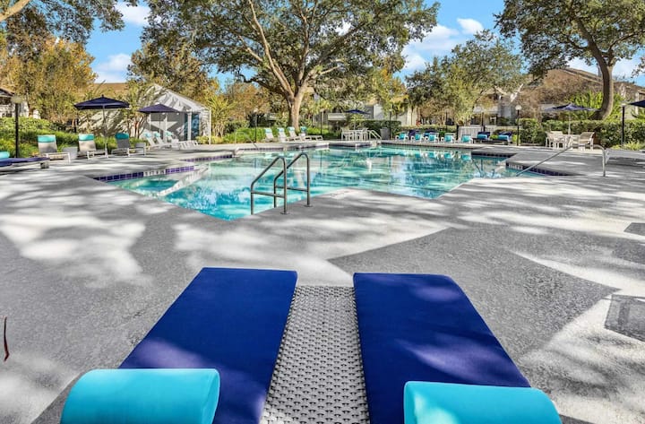Pet-friendly 2br Apt For 6 Guests | Pool, Gym & Mo - Orlando, FL