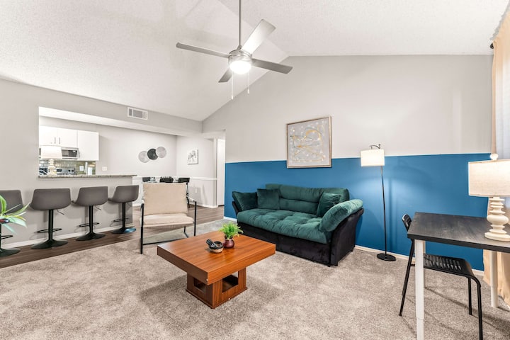 Pet-friendly 2br Apt For 6 Guests | Pool, Gym & Mo - Camping World Stadium - Orlando