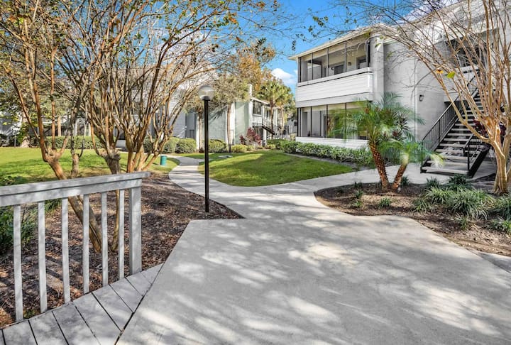 Spacious 2br Apartment Sleeps 6 | Pet-friendly + G - Orlando, FL