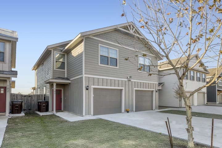 Family-friendly + Lackland Afb + Fenced Back Yard - Redbird Ranch - San Antonio