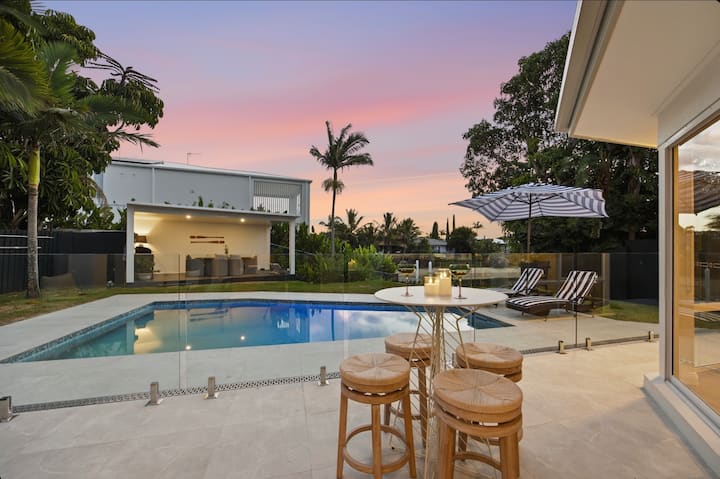 Broadbeach Waters Luxury Retreat - Gold Coast
