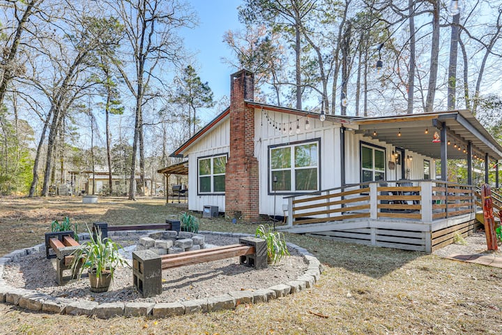 Fish Sam Rayburn! Secluded Cabin W/ Deck & Grill - Sam Rayburn, TX