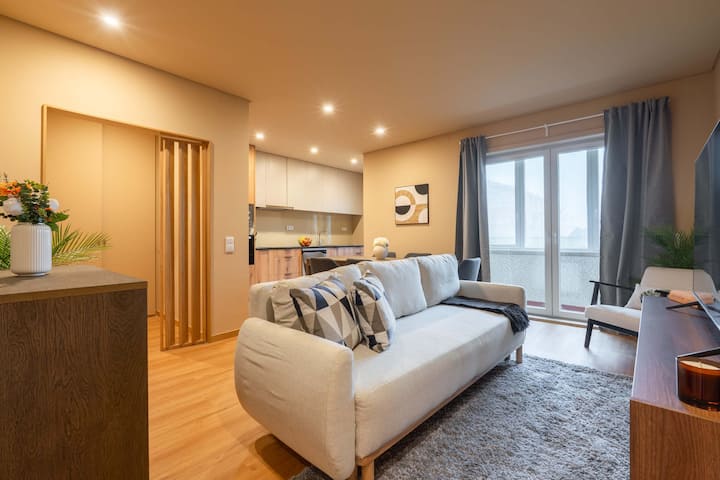 Elegant Modern Flat With Balcony By Hostwise - Porto