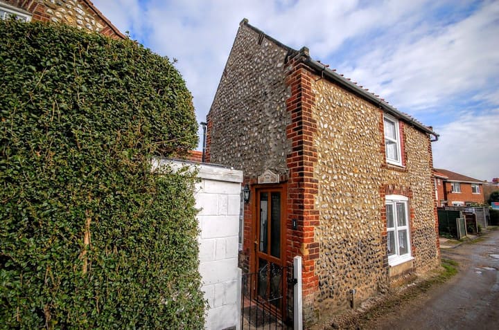 Branthan Cottage, Sheringham - Short Breaks Availa - Sheringham