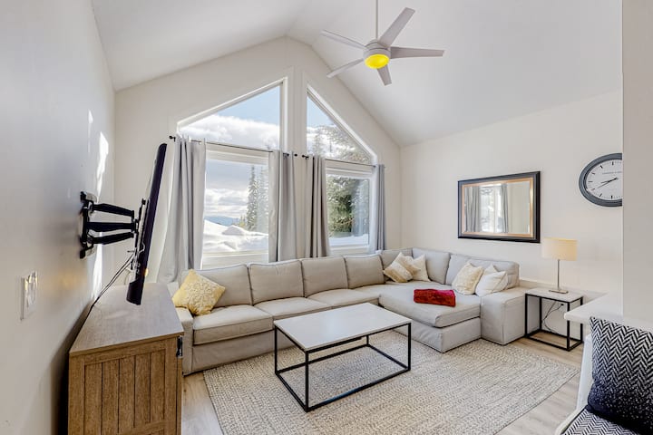 Ice And Cozy #116c - Big White Ski Resort, BC