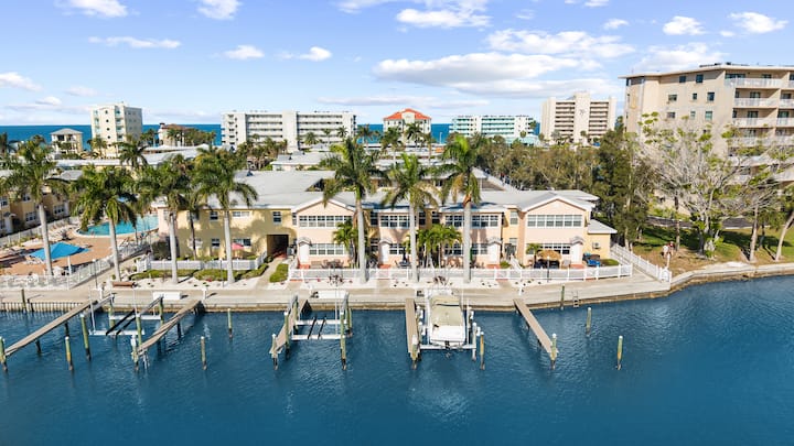 Waterfront 1/1, Sleeps 6, Walk To Beach! #B111 - Indian Shores, FL