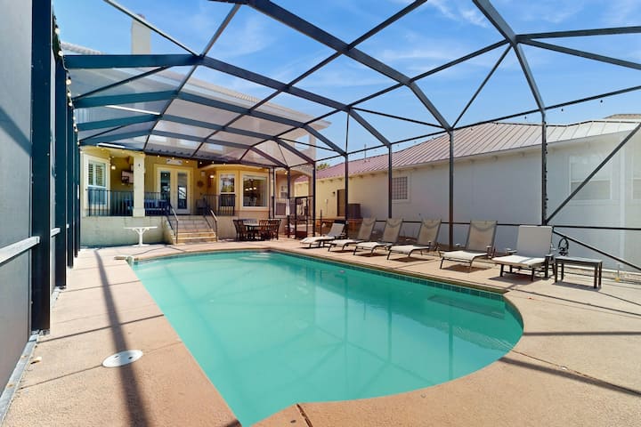 Pretty Home Sleeping 14 Dog-friendly, Private Scre - Destin, FL