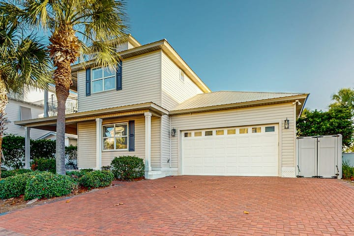 Spacious Destin Home With Pool & Water View - Destin, FL
