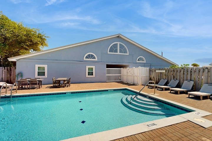 Classic 2br | Patio | Pool | W/d - St. George Island, FL