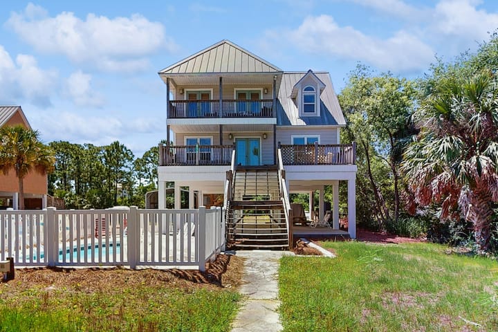 Charming 4br Dog Friendly | Private Pool | Balcony - St. George Island, FL