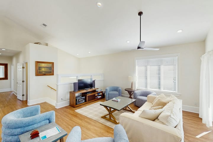 Beachfront Home With A Pool, Game Room, Deck, Gril - St. George Island, FL