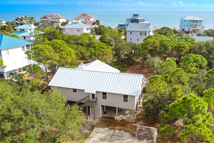 Charming Cottage, Walk To Gulf With Shared Pools, - St. George Island, FL