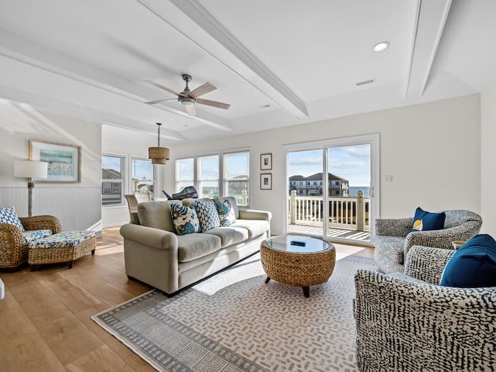 Curated 2 Bedroom Oceanview Condo & Pool - Emerald Isle, NC