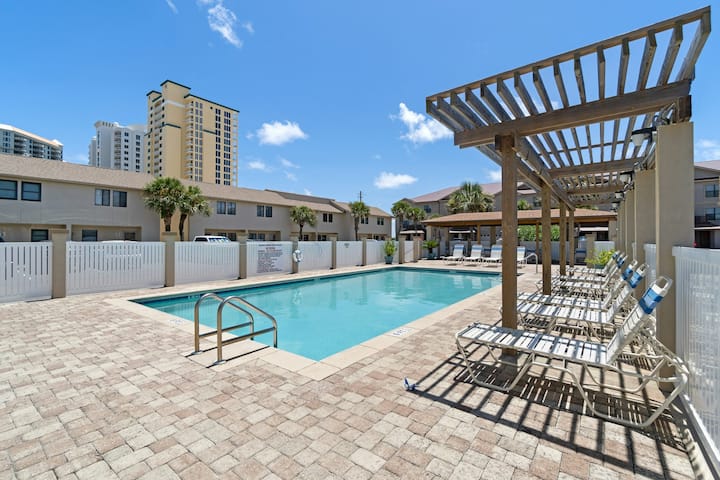 2br | Heated Pool | Patio | W/d | Beach Access - Pensacola Beach, FL