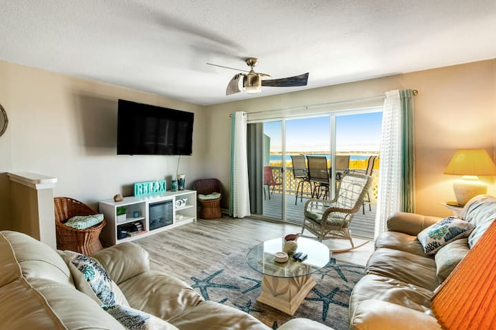 Stylish 2br Bayview | Pool | Patio | W/d - Navarre