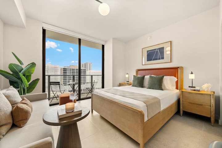 Homeclub | Estudio Moderno En The Crosby | Skyline - Miami, FL