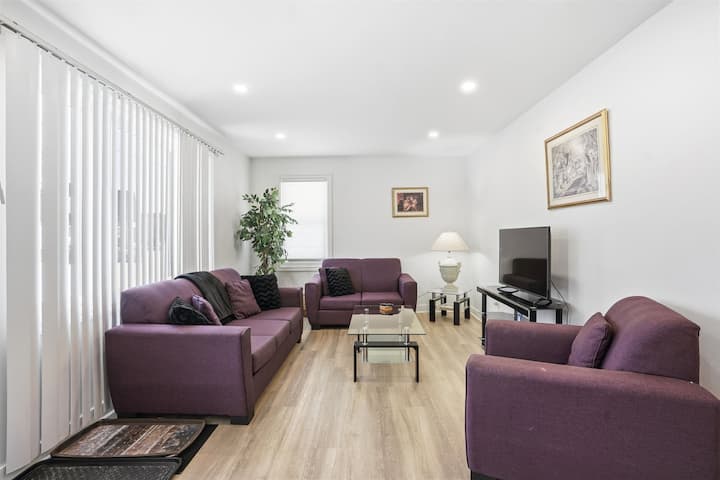 5 Bedroom House - 1 Block From The Falls! - Niagara Falls