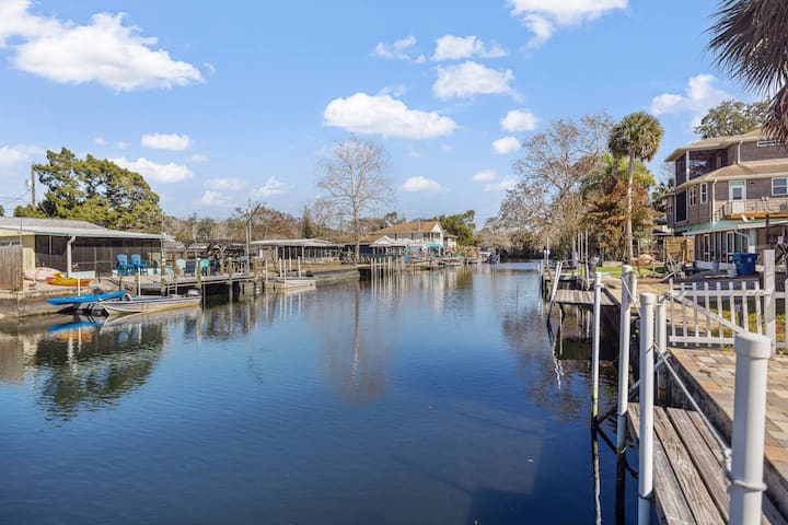 New Listing! 3br 2ba On The Weeki Wachee River! - Spring Hill