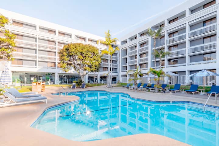 Resort‑style Pool Experience + On Site Dining - Santa Monica, CA