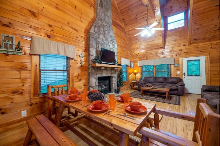 4bed/3bath Cabin 5 Min From Pigeon Forge W Hot Tub - Pigeon Forge, TN