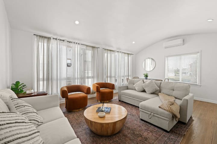 Remodeled 1br La Apartment With Full Kitchen - Beverly Hills, CA