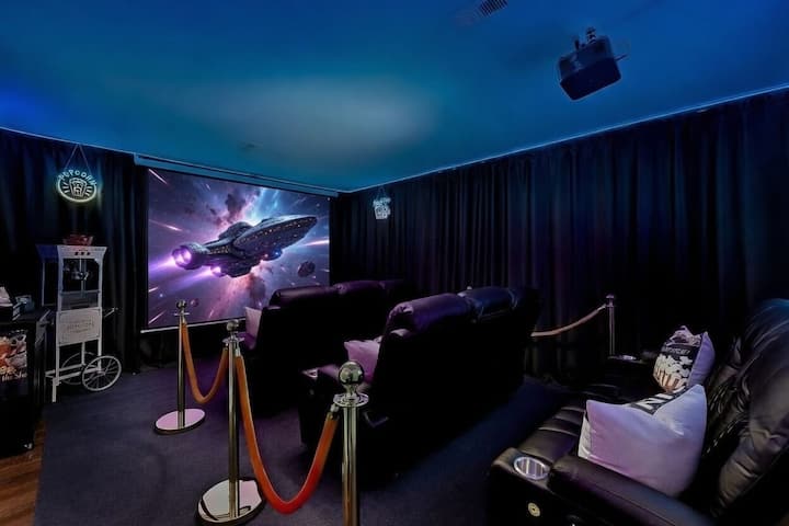 Arcade • Theater • Gym • Office • Sleeps 15 - Oak Park